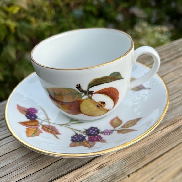 Royal Worcester | Dining | Vintage Royal Worcester Evesham Cup And ...
